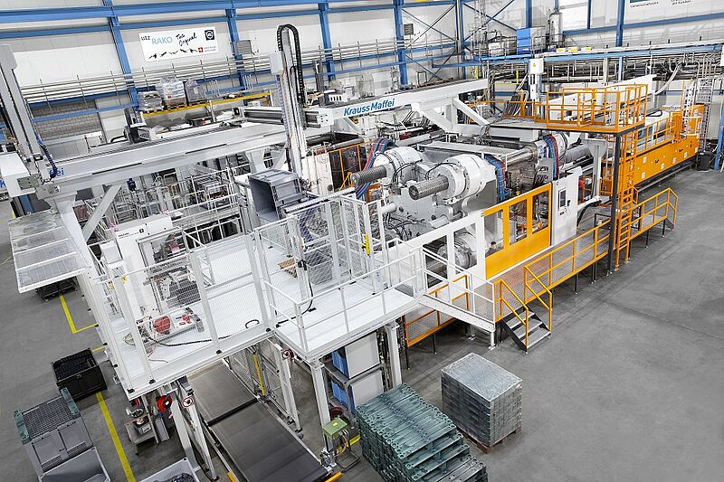 Grösste Spritzgiessmaschine in der Schweiz: Utz nimmt MX 4000 von ...